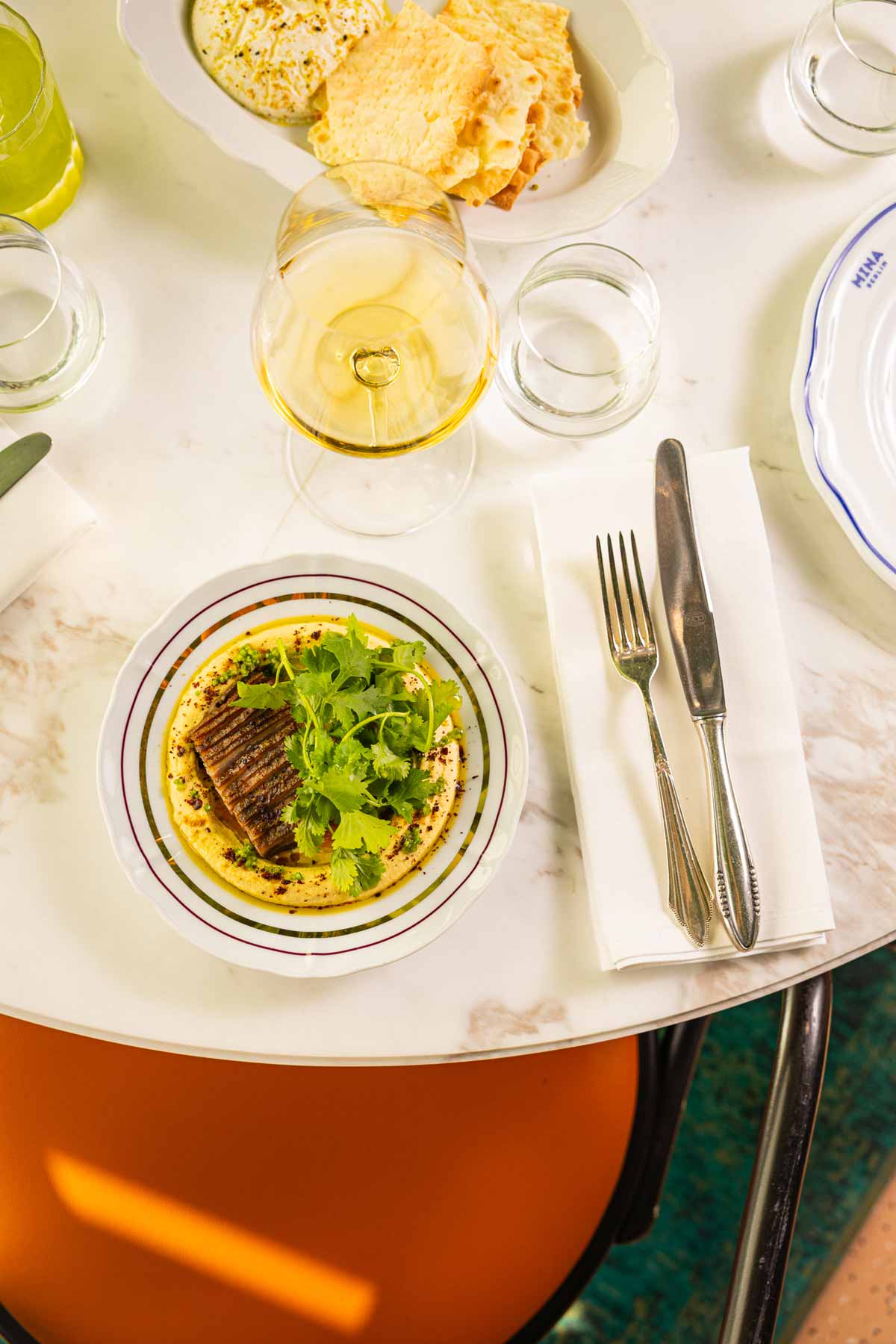 MINA Berlin: Warum das Restaurant ein Must-Visit an der Spree ist · Berliner Speisemeisterei